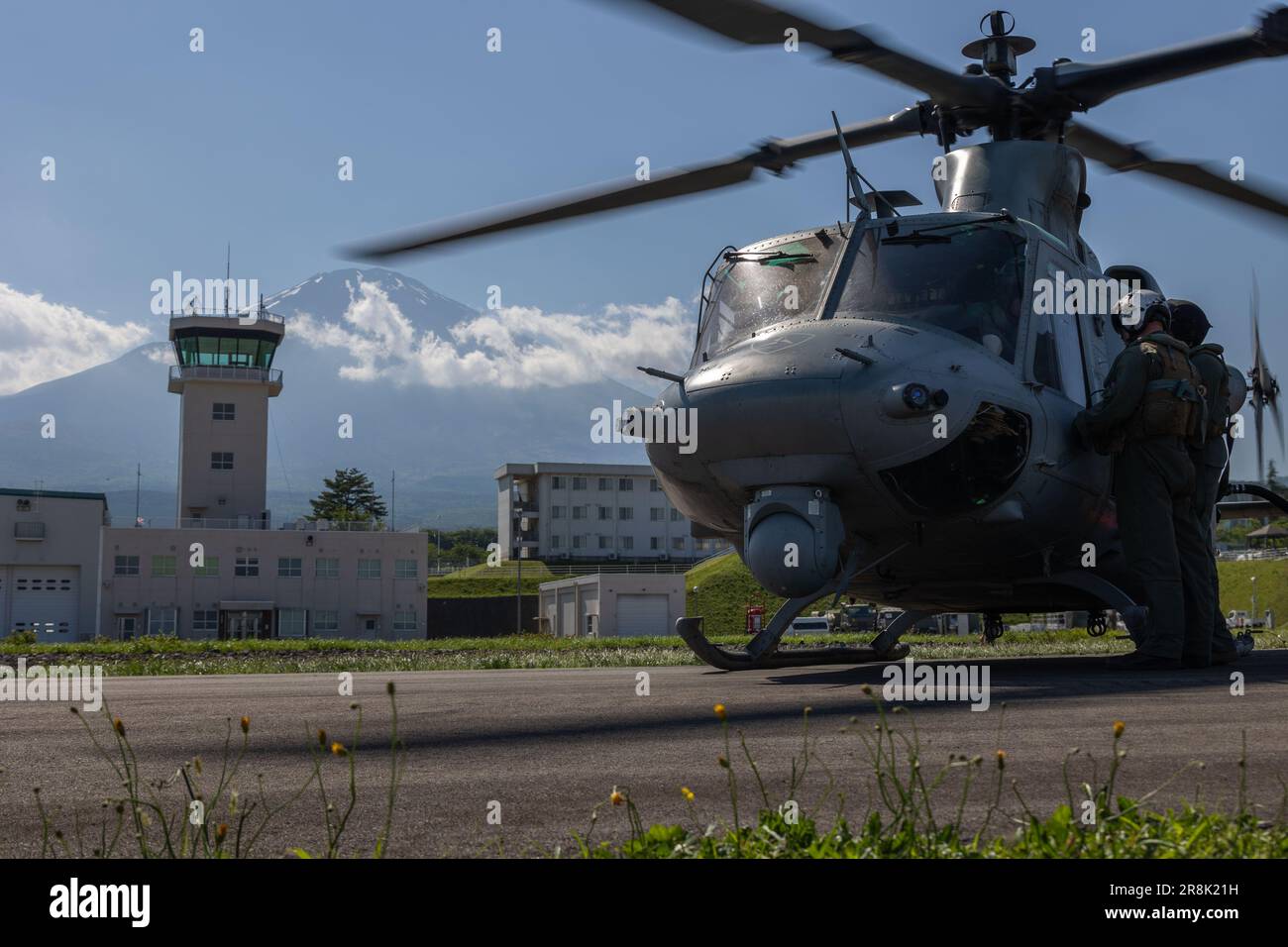 A U.S. Marine Corps UH-1Y Venom with Marine Light Attack Helicopter ...