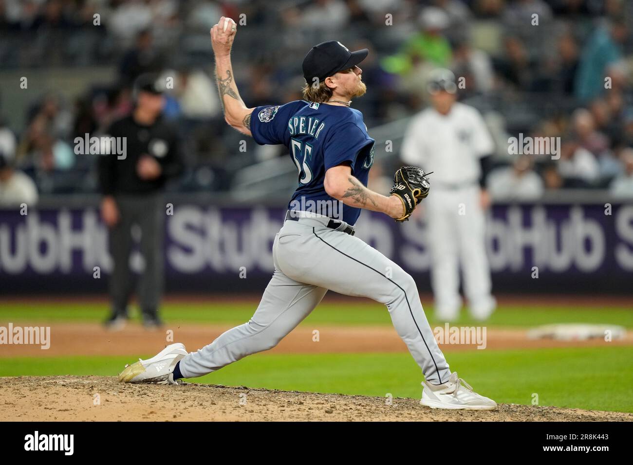 Seattle Mariners relief pitcher Gabe Speier (55) throws in the seventh ...