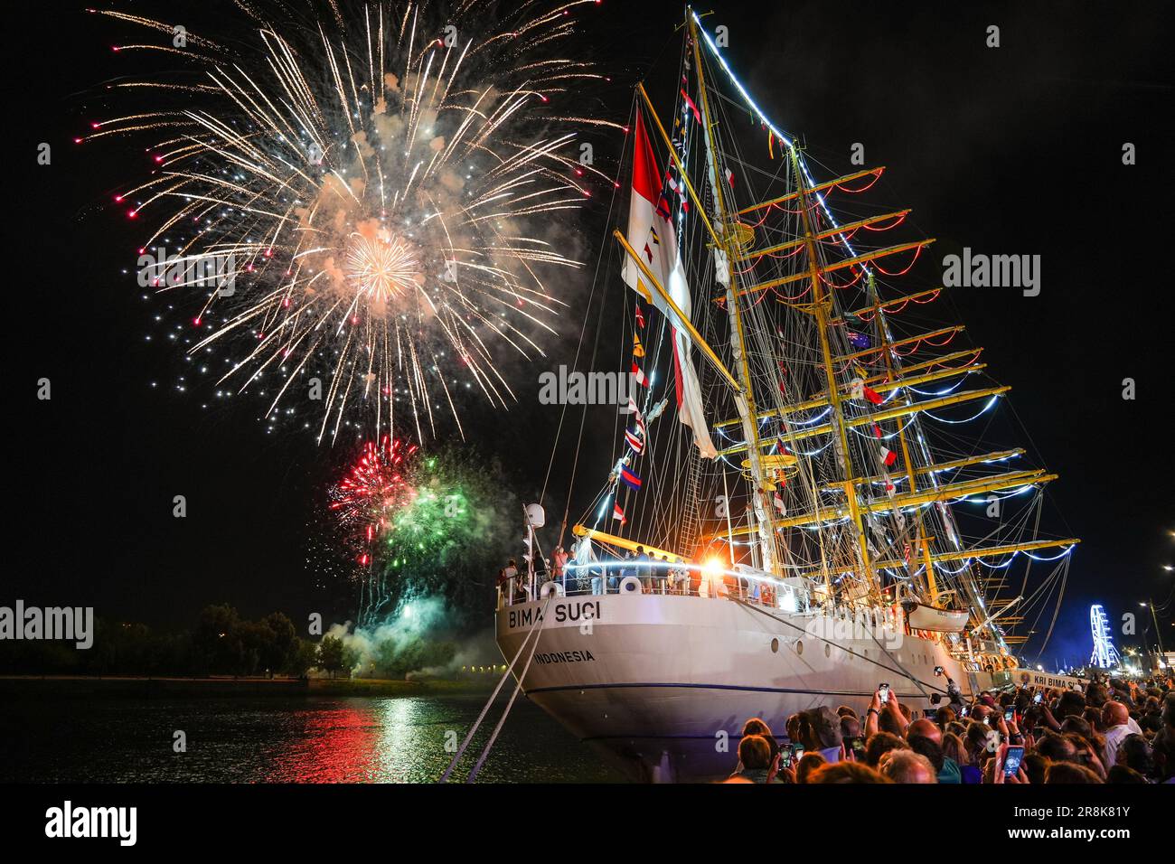 2023 fireworks hi-res stock photography and images - Alamy