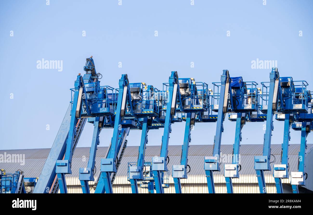 Mobile elevated work platform hi-res stock photography and images - Alamy