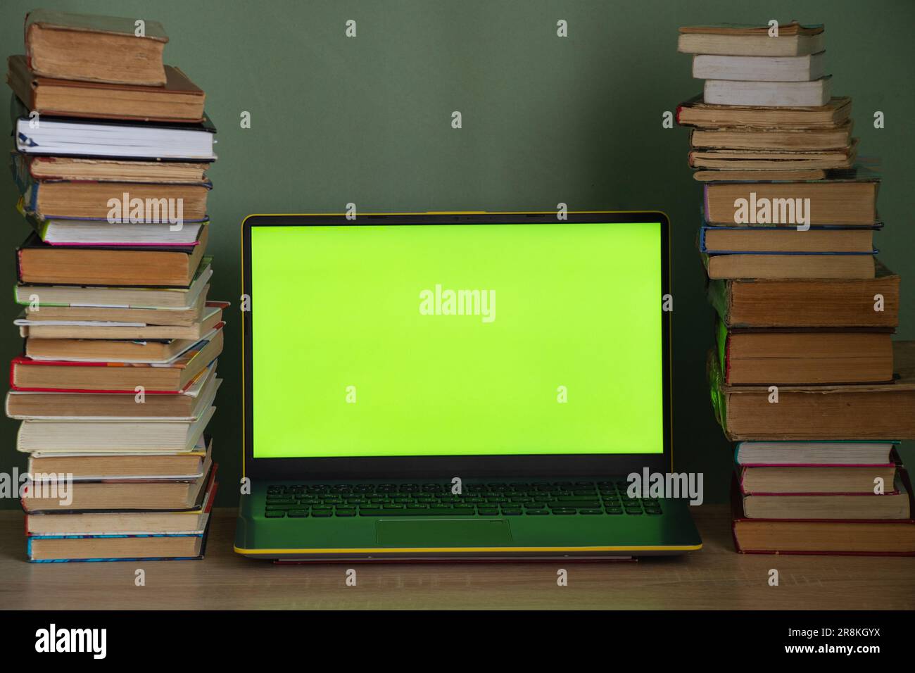 Green screen studio table hi-res stock photography and images - Alamy