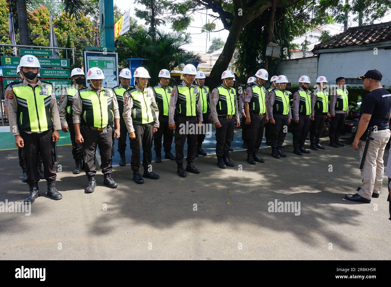 Police people training hi-res stock photography and images - Alamy