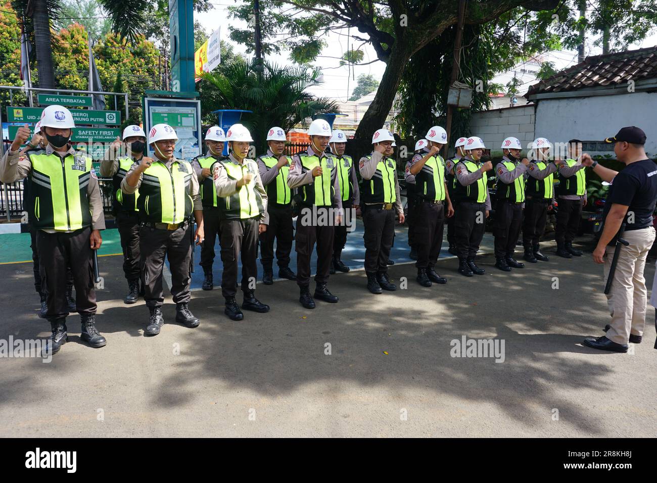 Training contract hi-res stock photography and images - Alamy