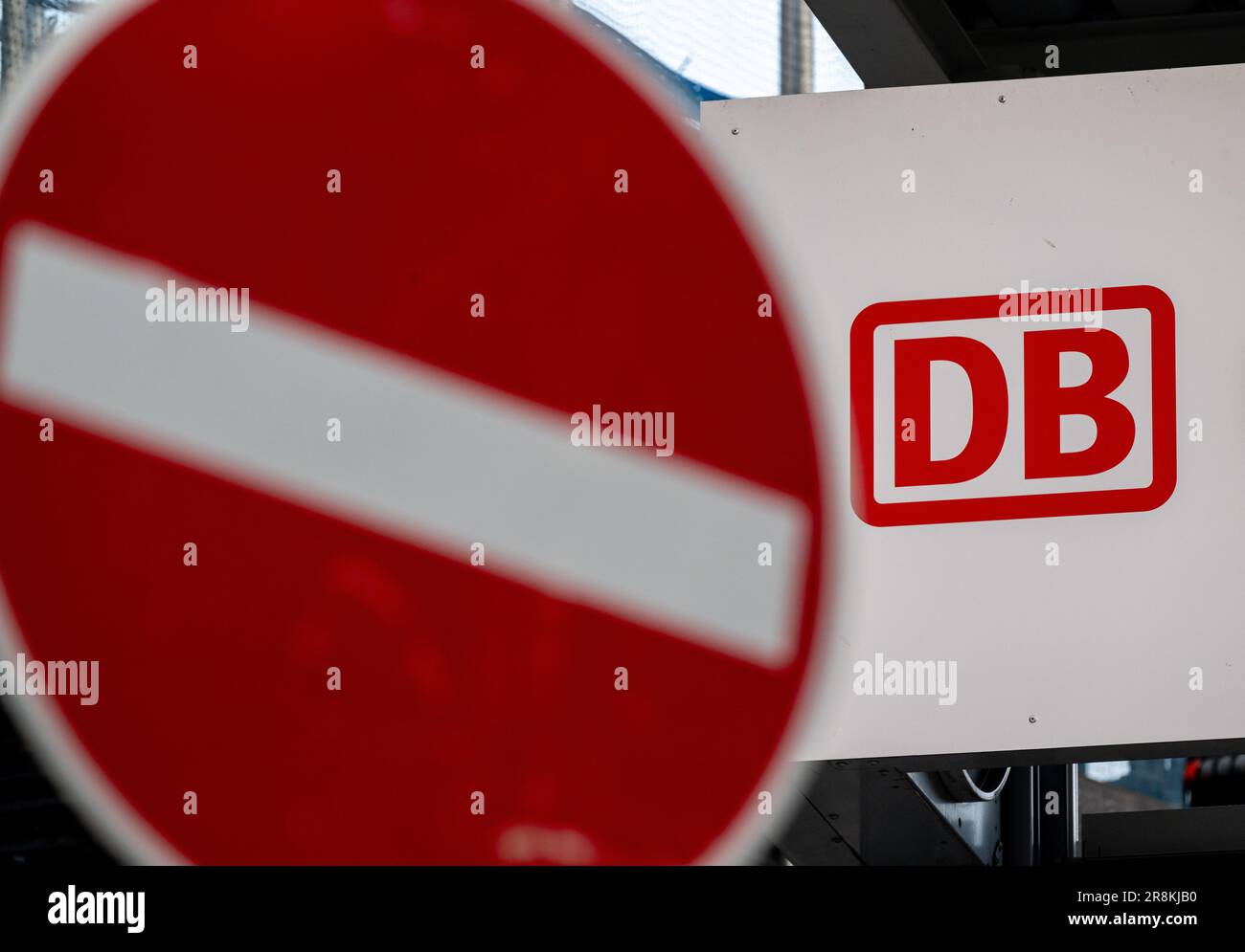 Image german train station sign hi-res stock photography and images - Alamy