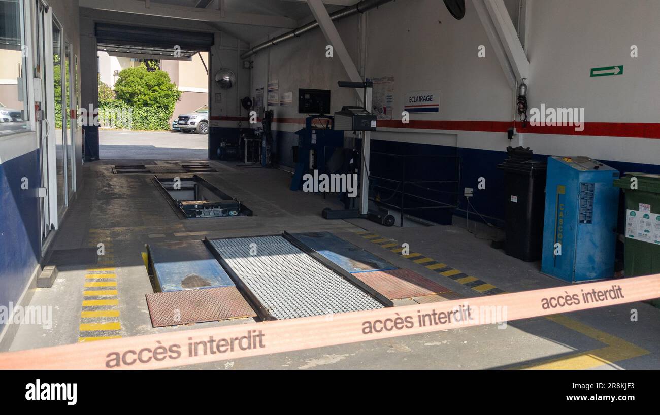 Storefront office interior hi-res stock photography and images - Alamy