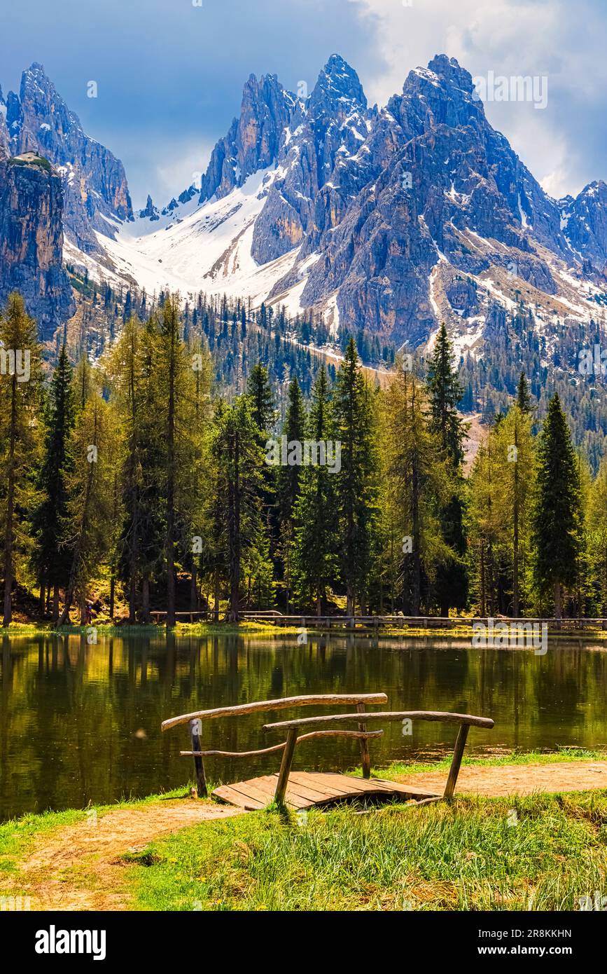 View on the Cadini di Misurina from Lake Antorno (Lago d'Antorno), a ...