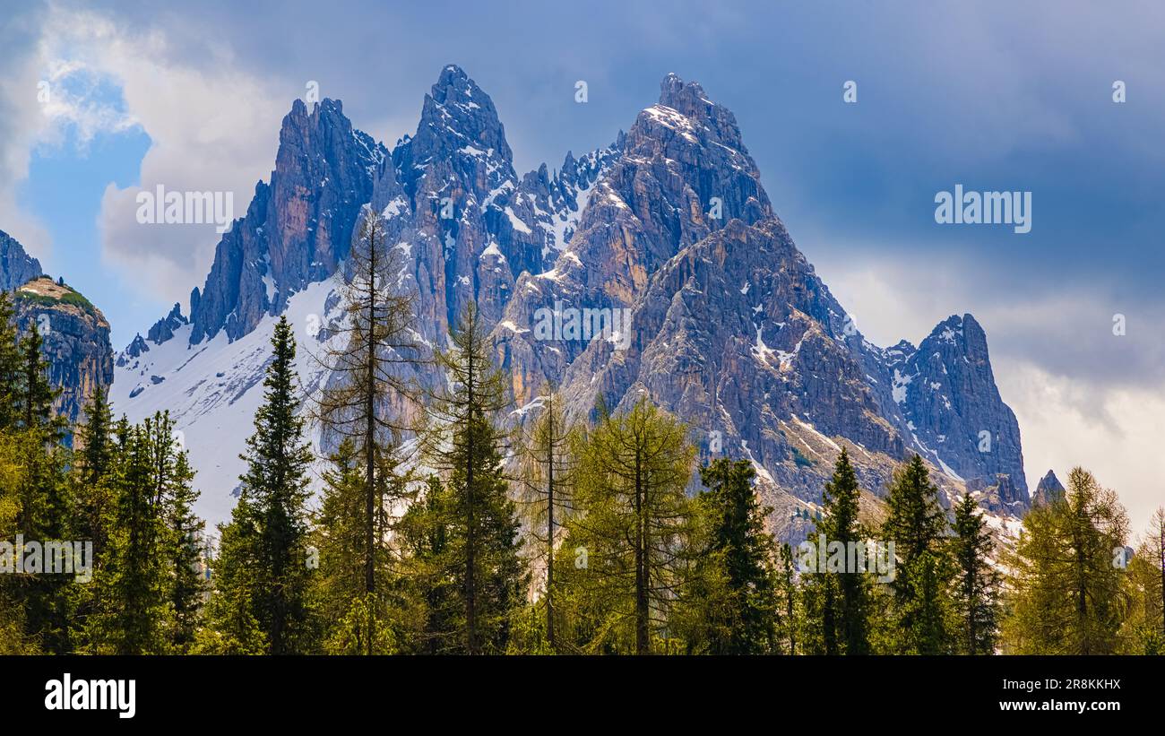 View on Cadini di Misurina as seen from Lake Antorno (Lago d'Antorno ...
