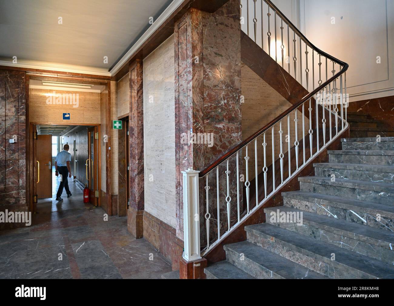 Save serve hi-res stock photography and images - Alamy