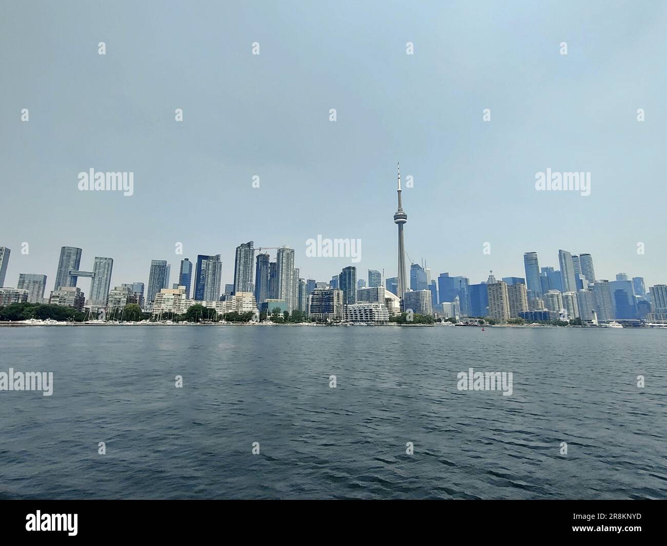 Lake ontario c n tower toronto skyline boat cruise hi-res stock ...