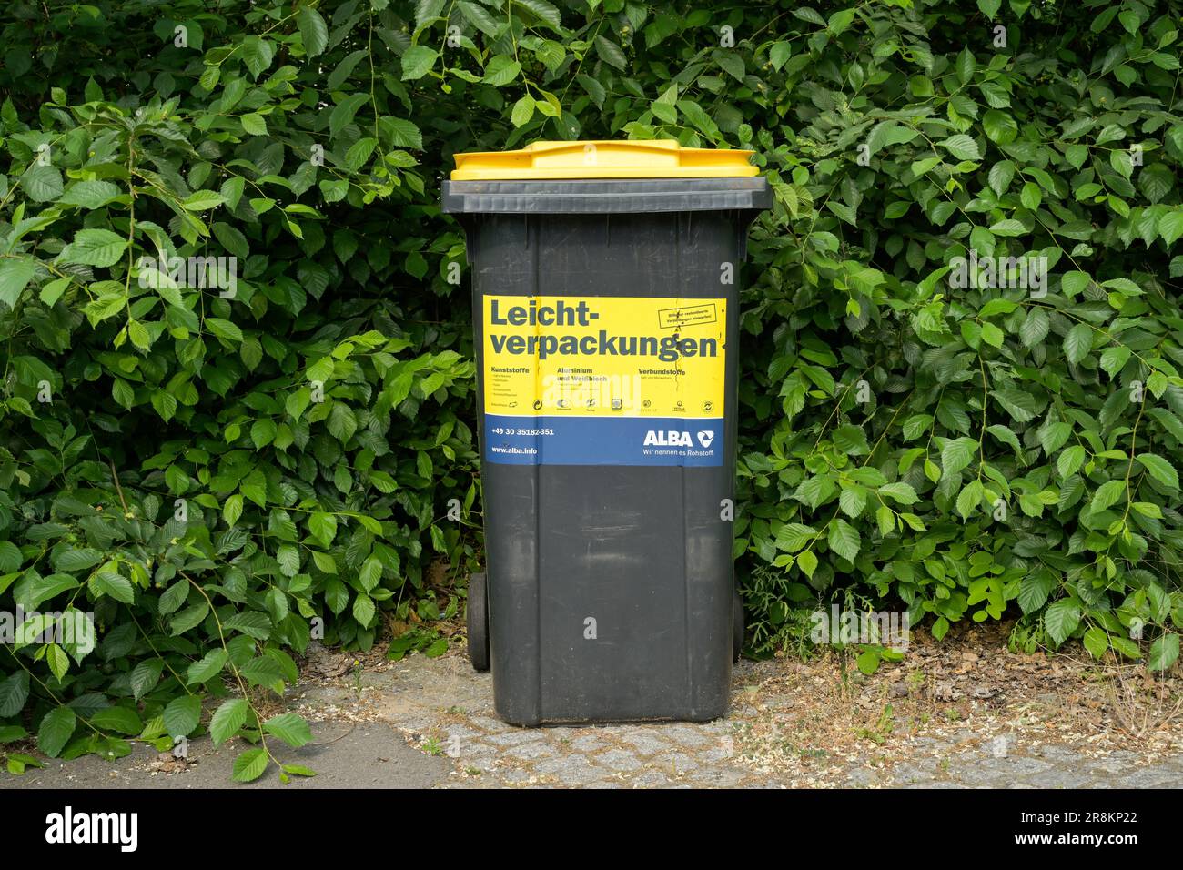 Mülltonne für Leichtverpackungen, gelbe Tonne, Berlin, Deutschland ...