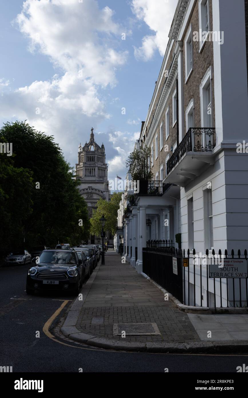 Royal portfolio hi-res stock photography and images - Alamy