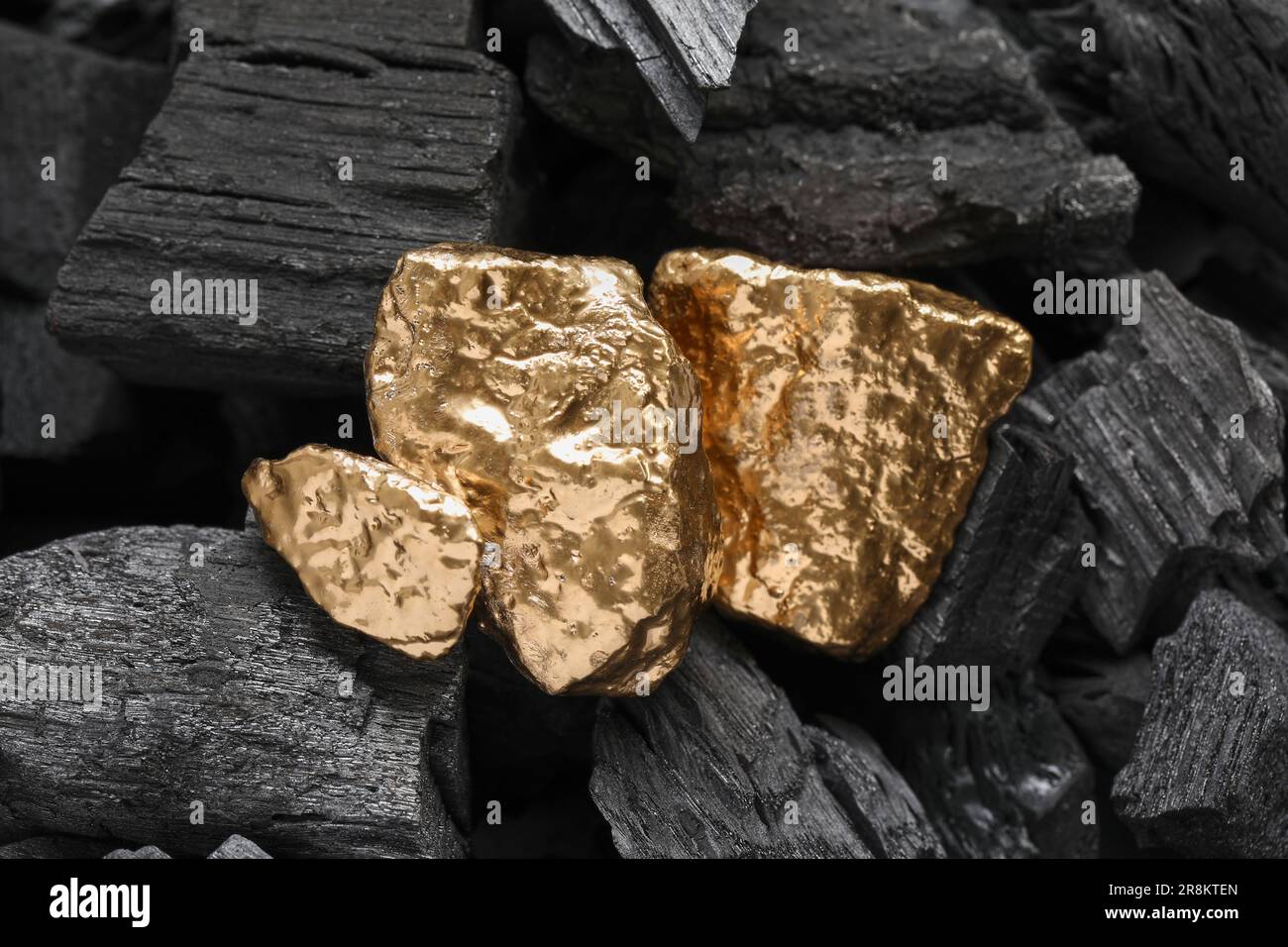 Shiny gold rock closeup view hi-res stock photography and images - Alamy