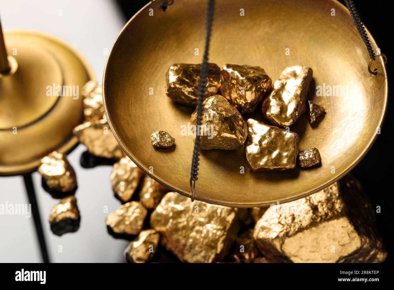 Gold metal lumps hi-res stock photography and images - Alamy