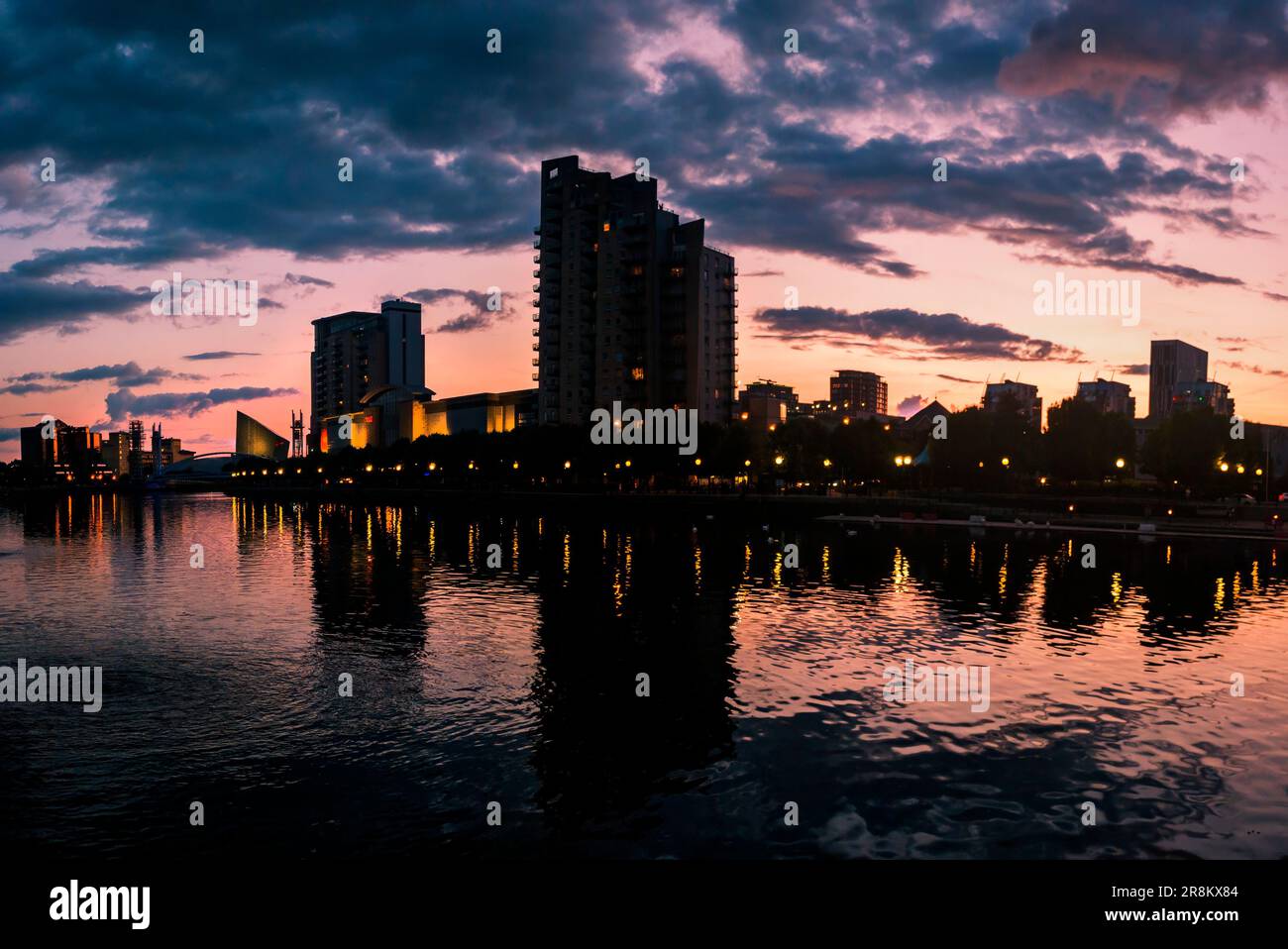 Manchester skyline silhouette hi-res stock photography and images - Alamy