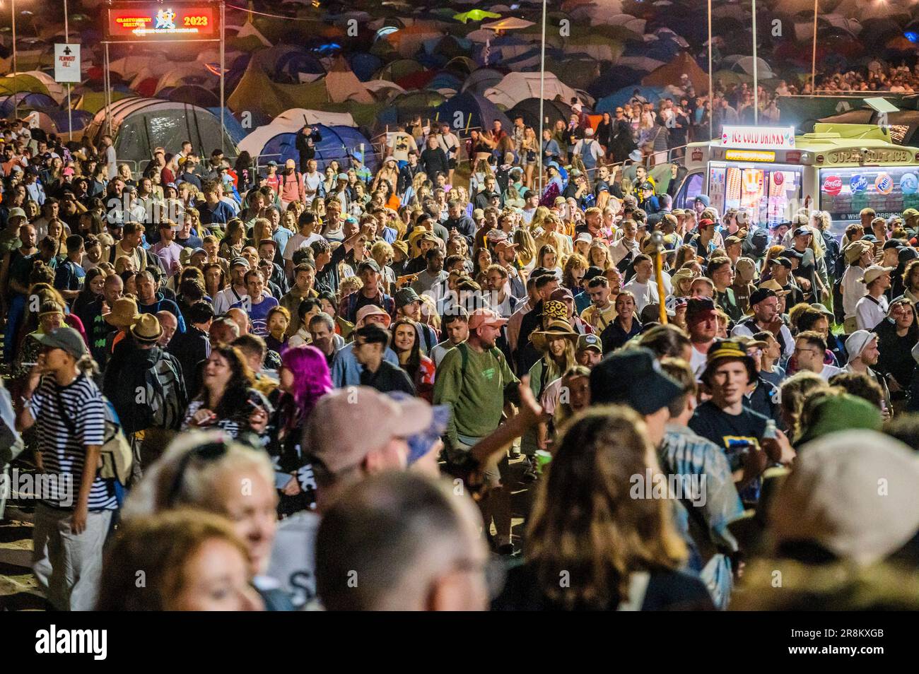 Glastonbury, UK. 21st June, 2023. Crowd control falters as huge numbers ...