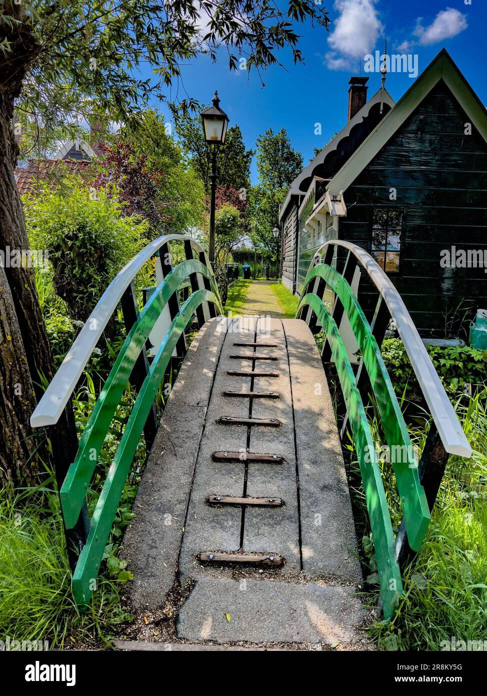 Pasture houses bridge hi-res stock photography and images - Alamy