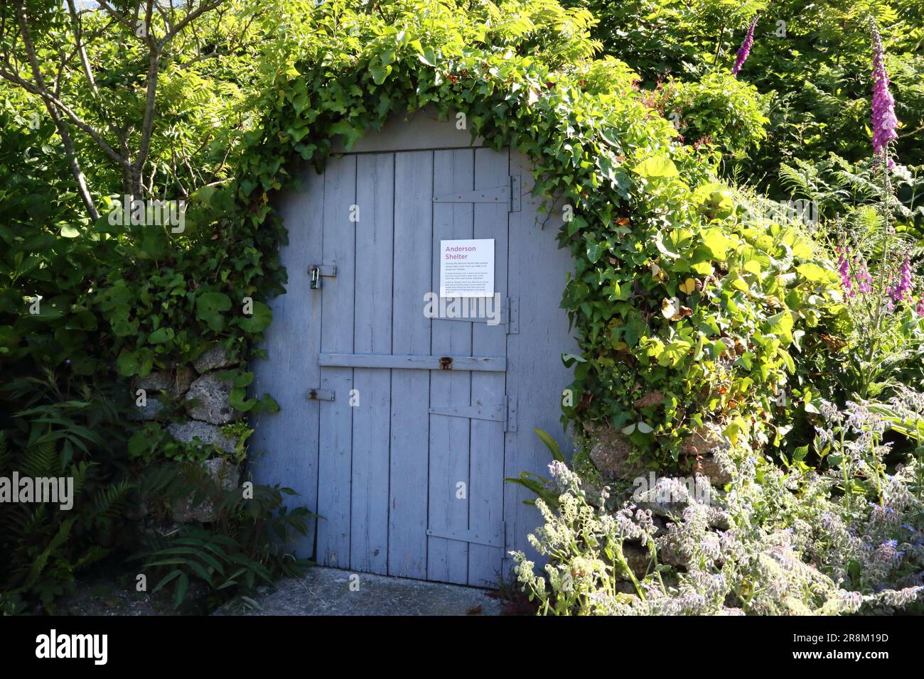 Anderson shelter hi-res stock photography and images - Alamy