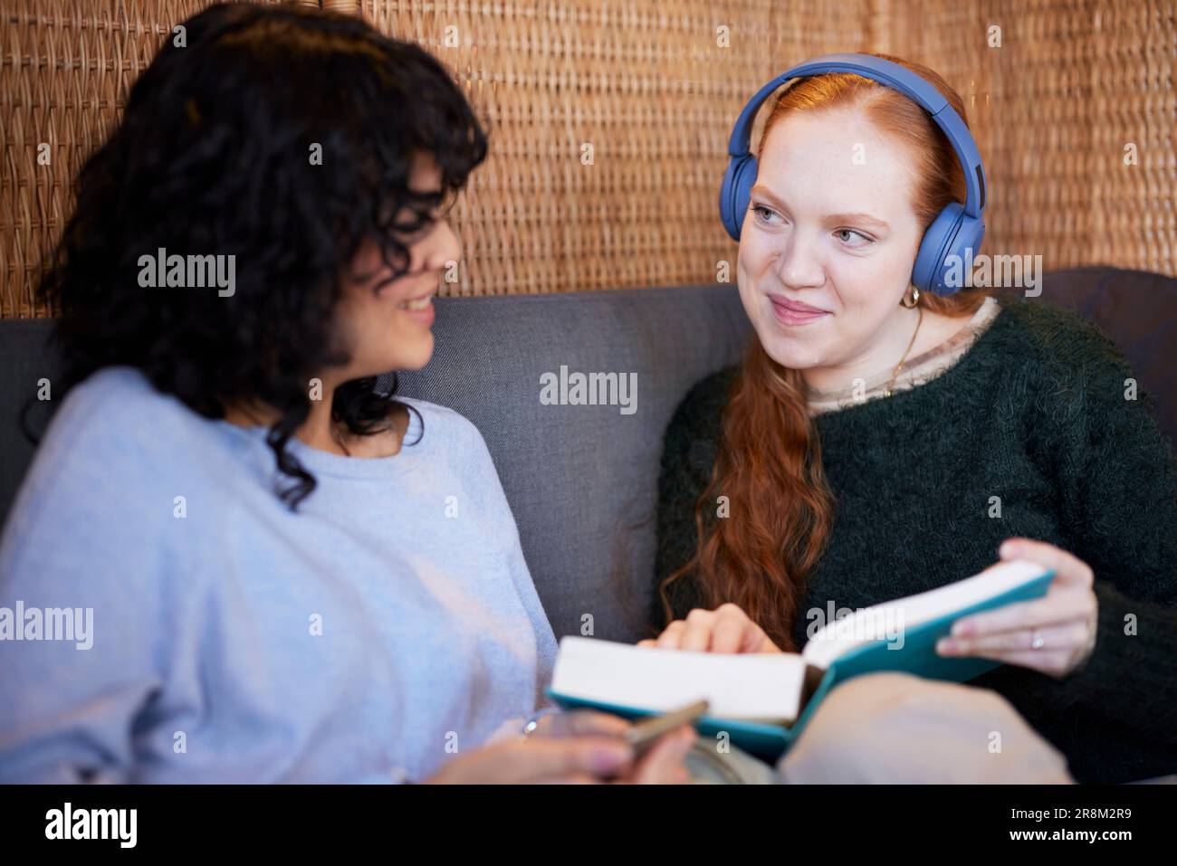 Women with headphones reading hi-res stock photography and images - Alamy