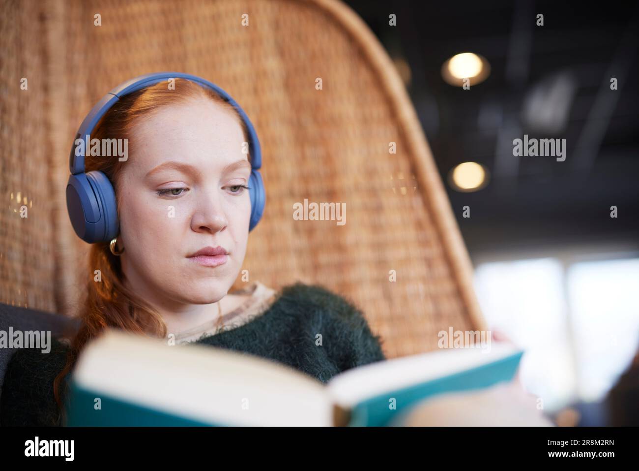 Women with headphones reading hi-res stock photography and images - Alamy