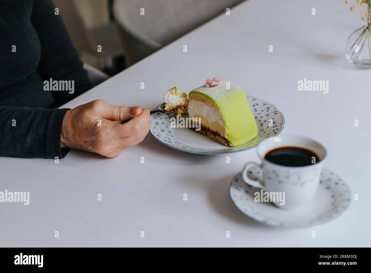Person inside cake hi-res stock photography and images - Alamy