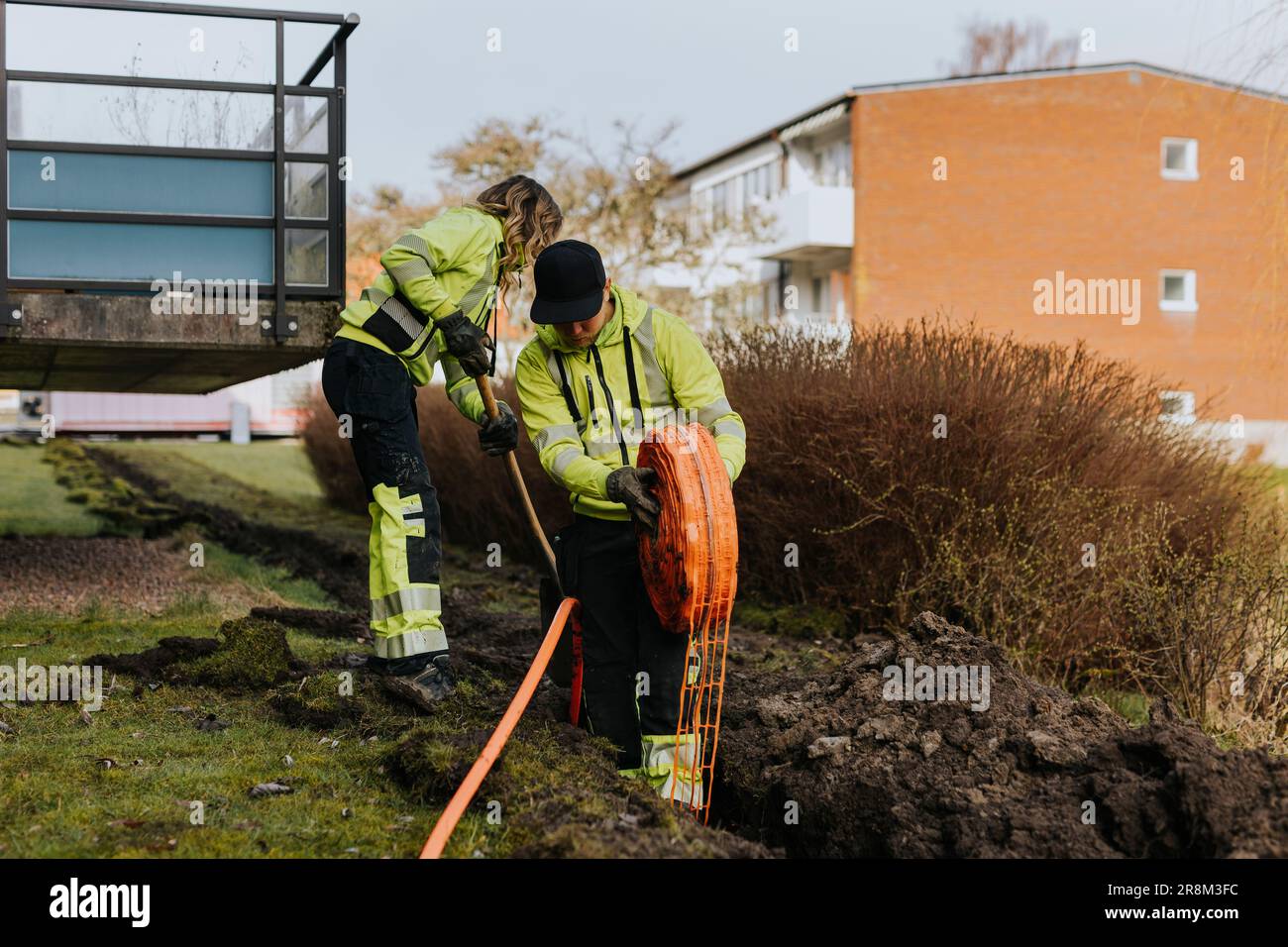 Workers laying cables hi-res stock photography and images - Alamy