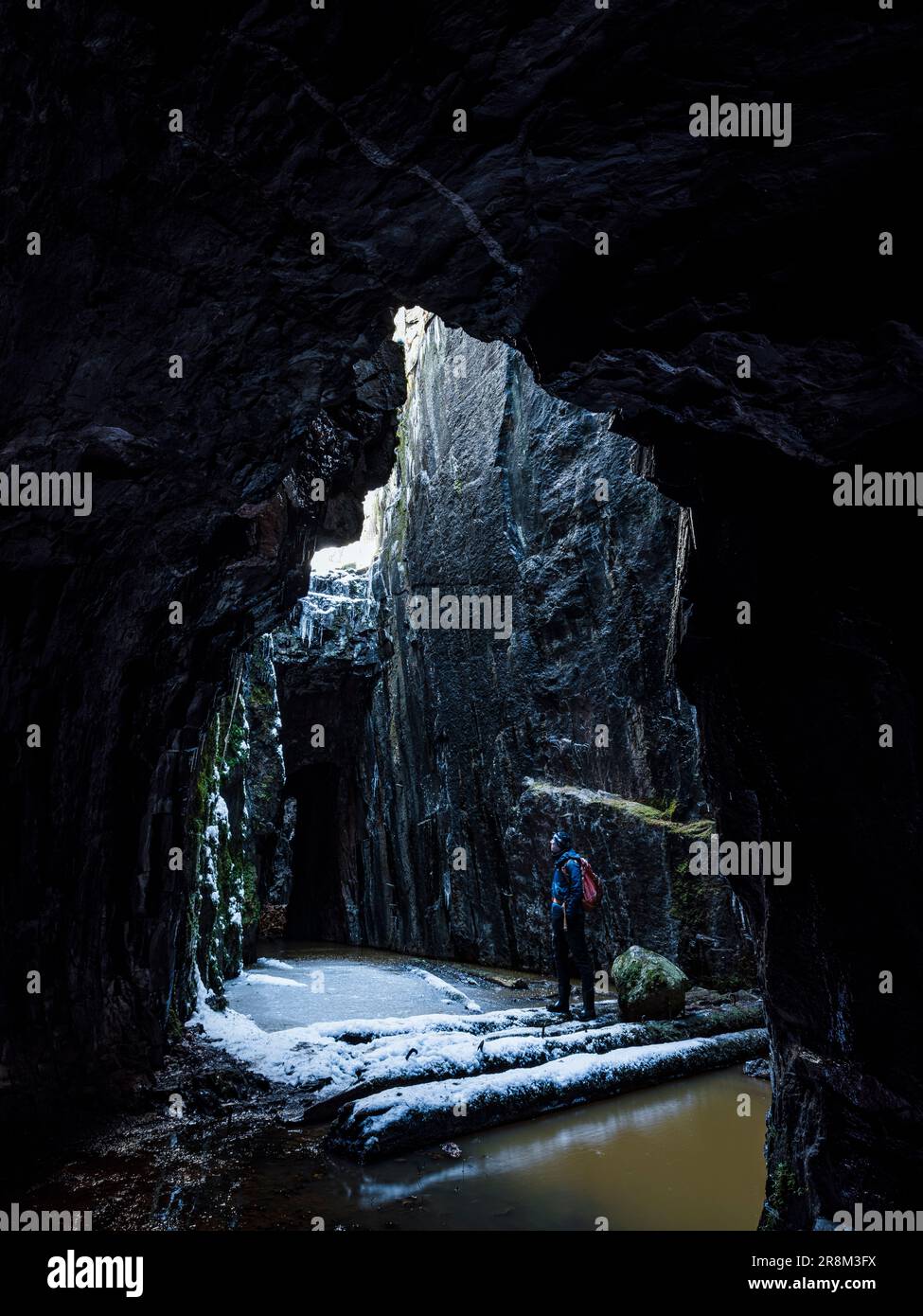 Rock crevice hi-res stock photography and images - Alamy
