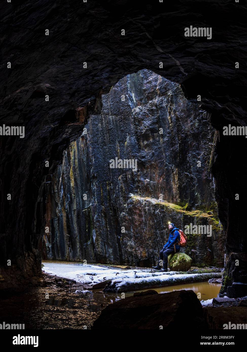 Rock crevice hi-res stock photography and images - Alamy