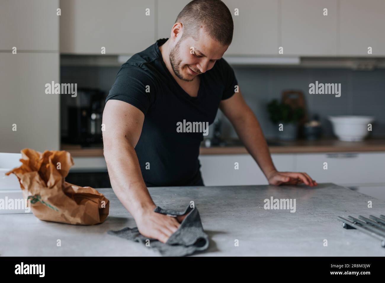 Wiping kitchen hi-res stock photography and images - Alamy