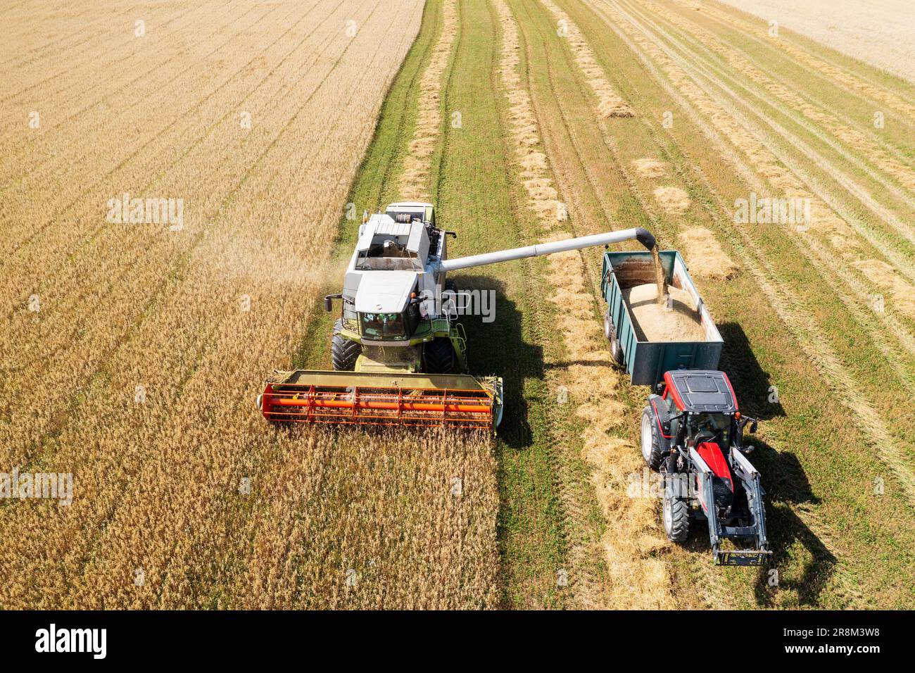 Aerial view combine harvester hi-res stock photography and images - Alamy