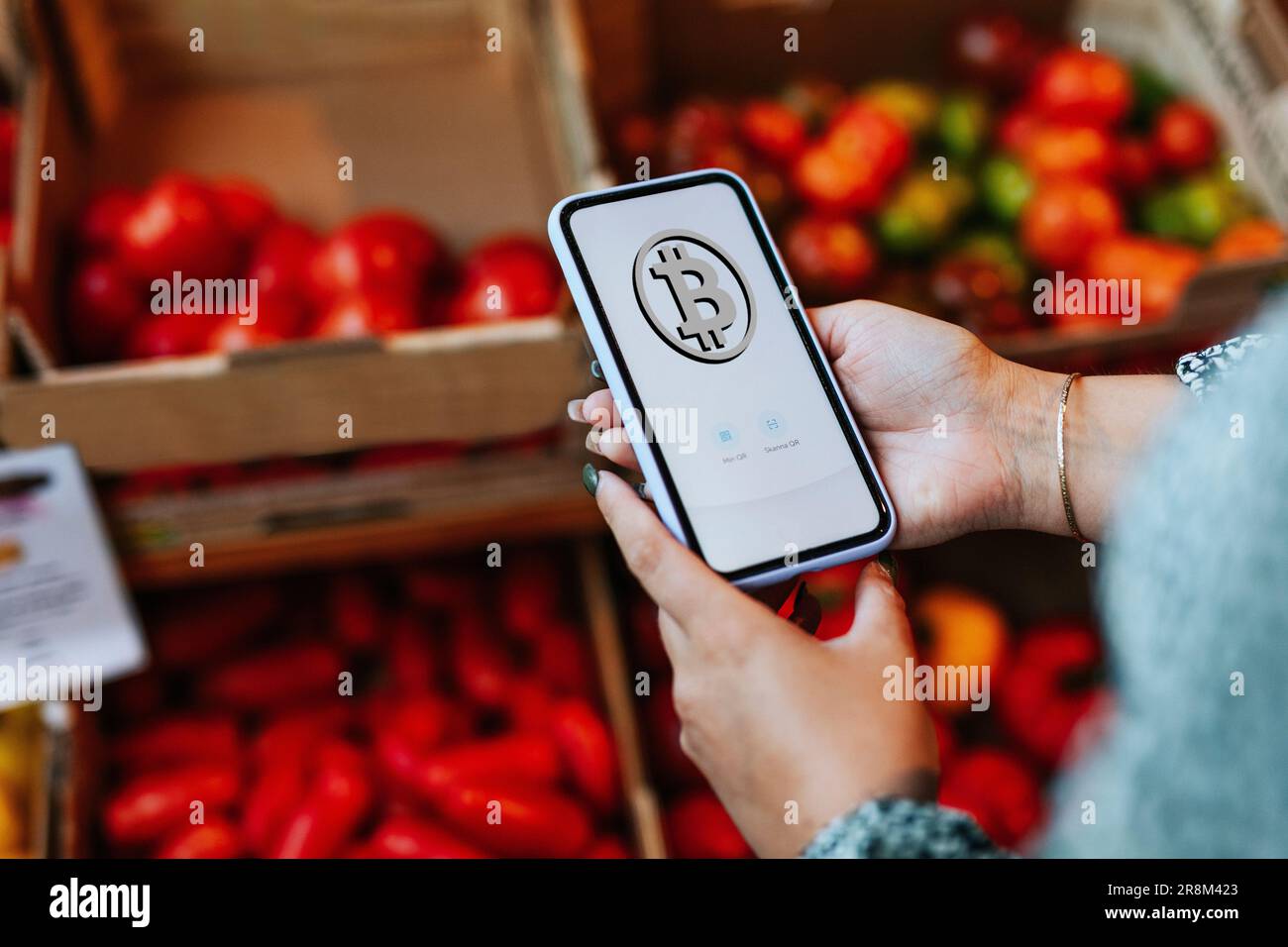 Woman paying groceries using hi-res stock photography and images - Alamy