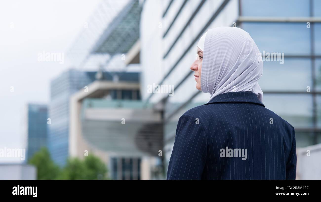Woman muslim office back view hi-res stock photography and images - Alamy