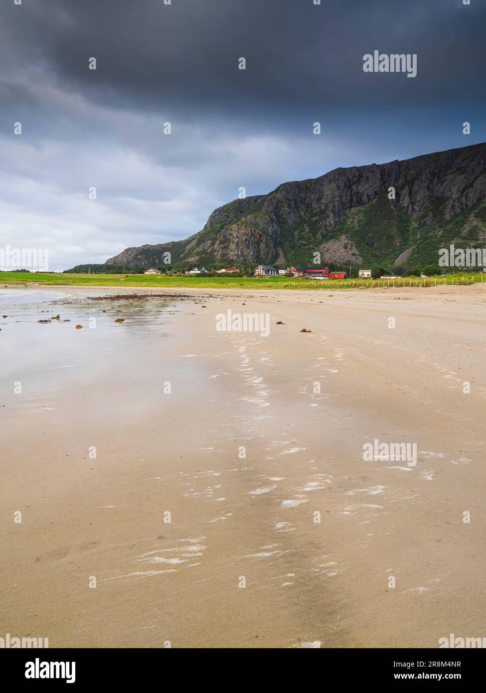 Dark clouds over the beach hi-res stock photography and images - Alamy