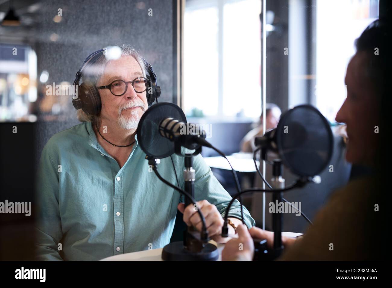 Old radio presenter hi-res stock photography and images - Alamy