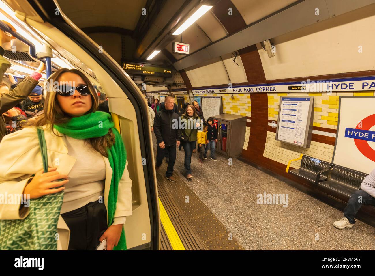 England, London, London Underground, Subway Platform and Passengers ... England, London, London Underground, Subway Platform and Passengers ...
