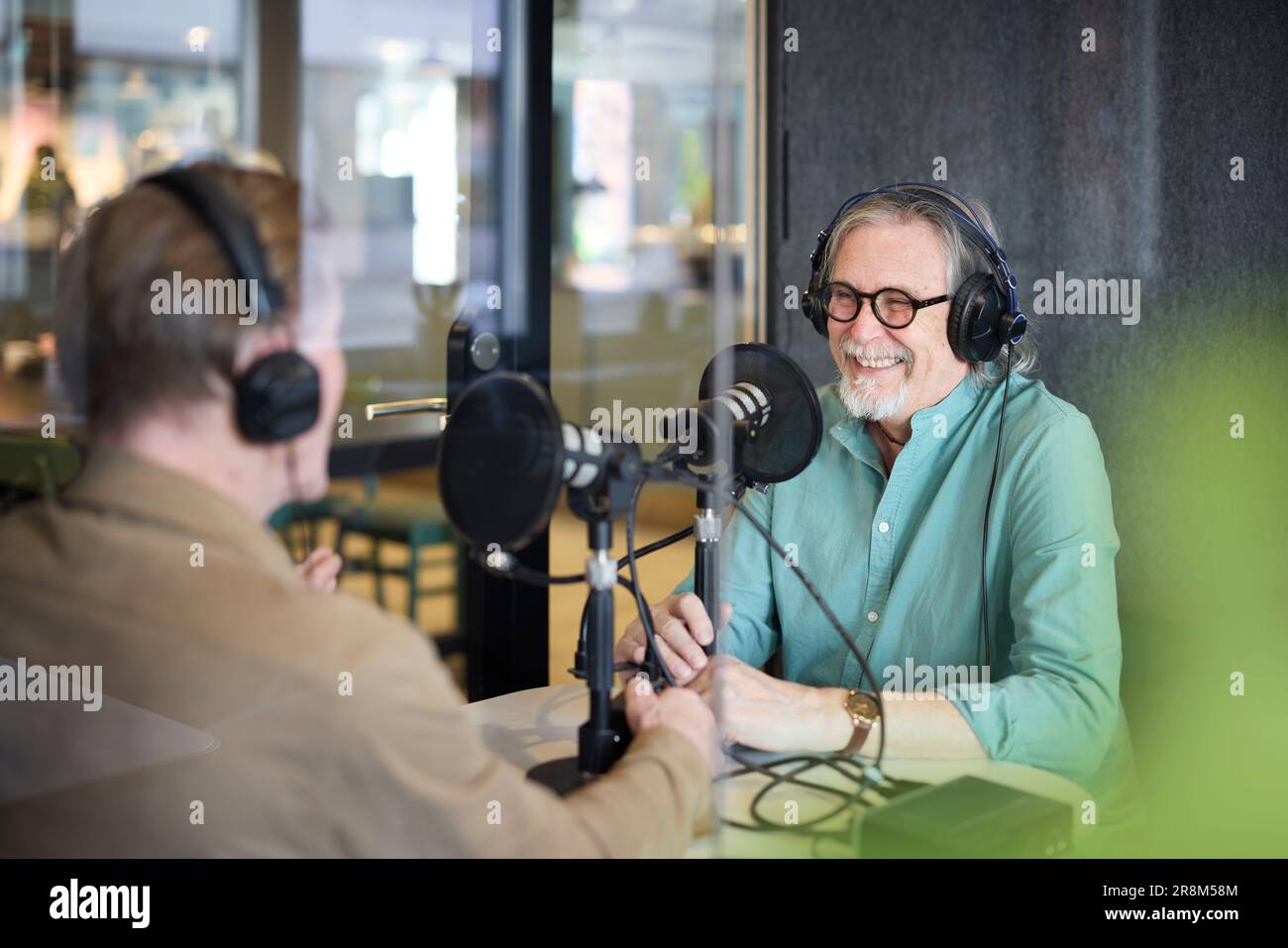 Talk radio presenter hi-res stock photography and images - Alamy