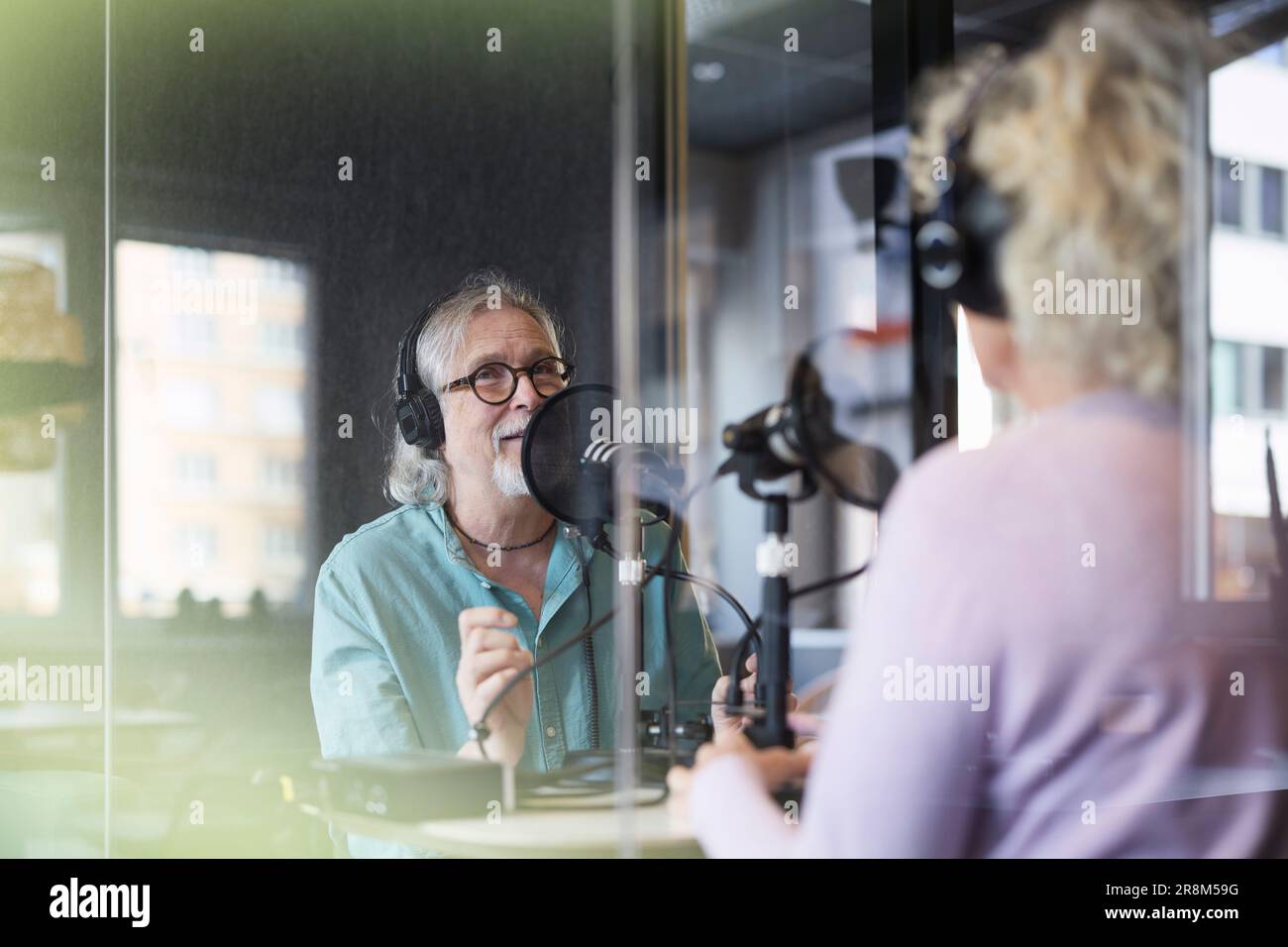 Male radio presenter guest hi-res stock photography and images - Alamy