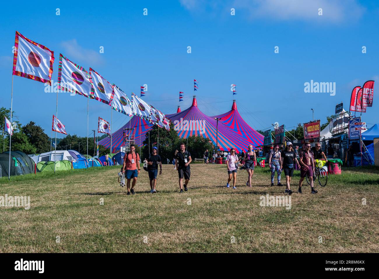 Glastonbury, UK. 22nd June, 2023. Friday morning getting breakfast and ...