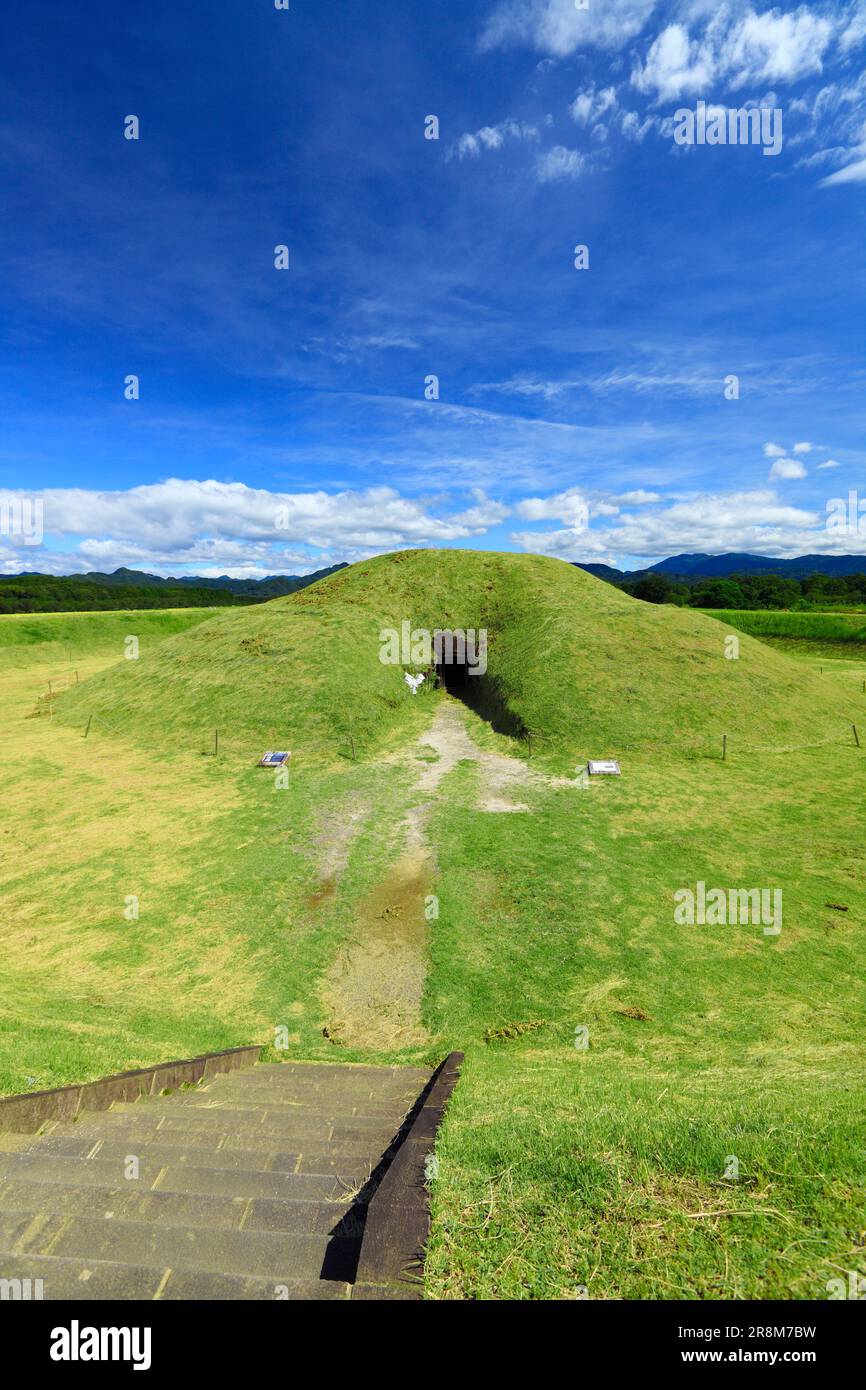Demon's cave burial mound of the Saitobaru burial mound Stock Photo - Alamy