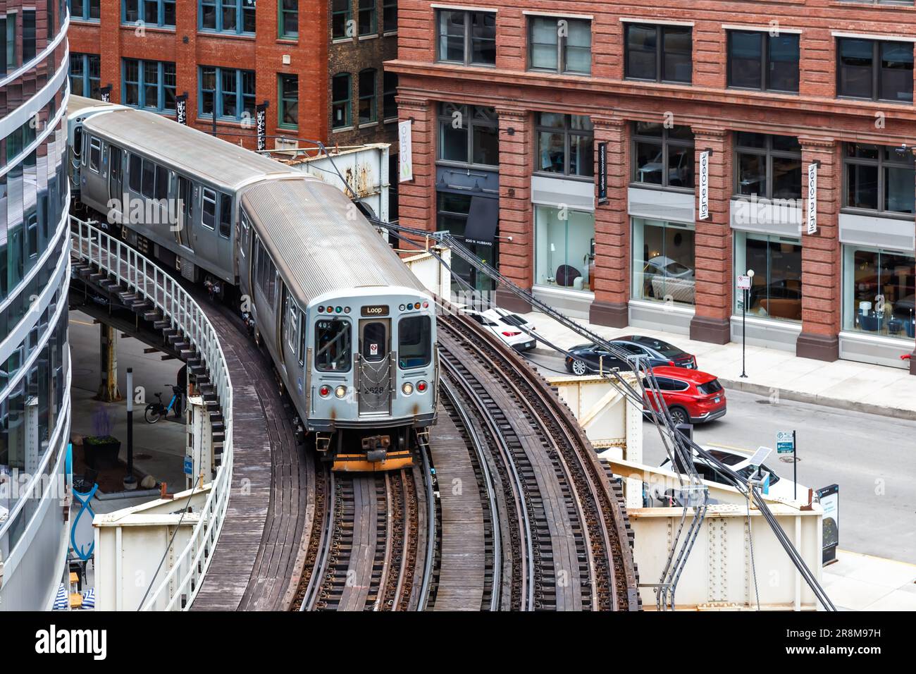 Chicago, United States - May 2, 2023: Chicago "L" Elevated Metro rapid ...