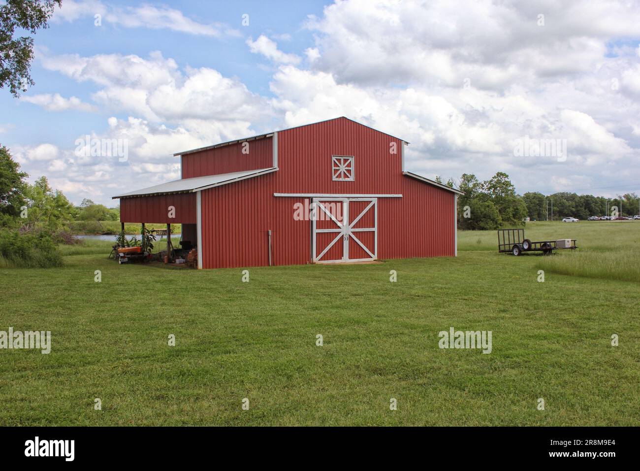 Classic red barn hi-res stock photography and images - Alamy