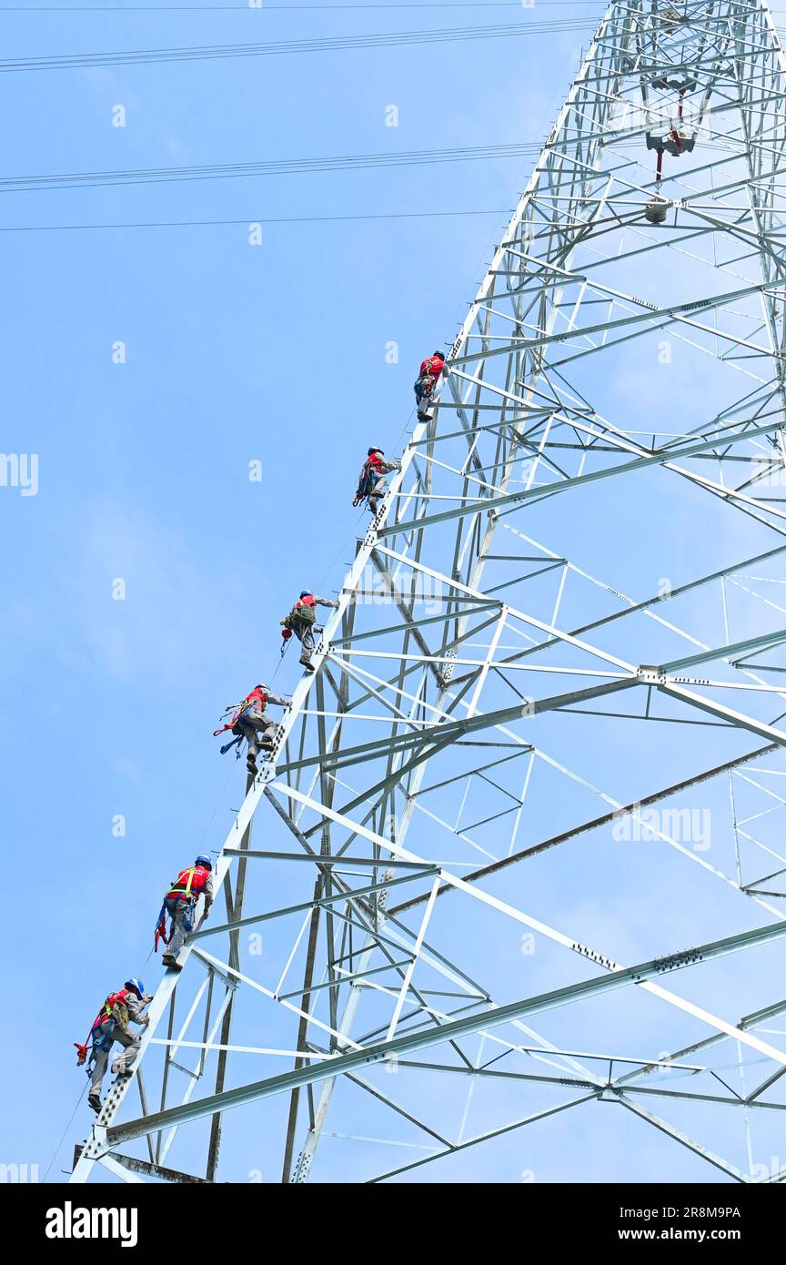 CHUZHOU, CHINA - JUNE 22, 2023 - Power workers install accessories at a ...