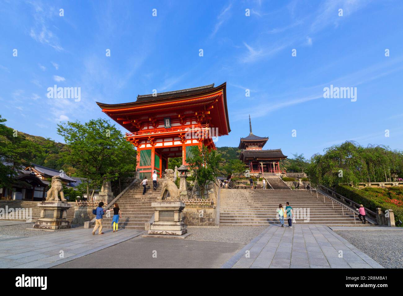 Deva gate of Kiyomizudera temple at dusk Stock Photo - Alamy