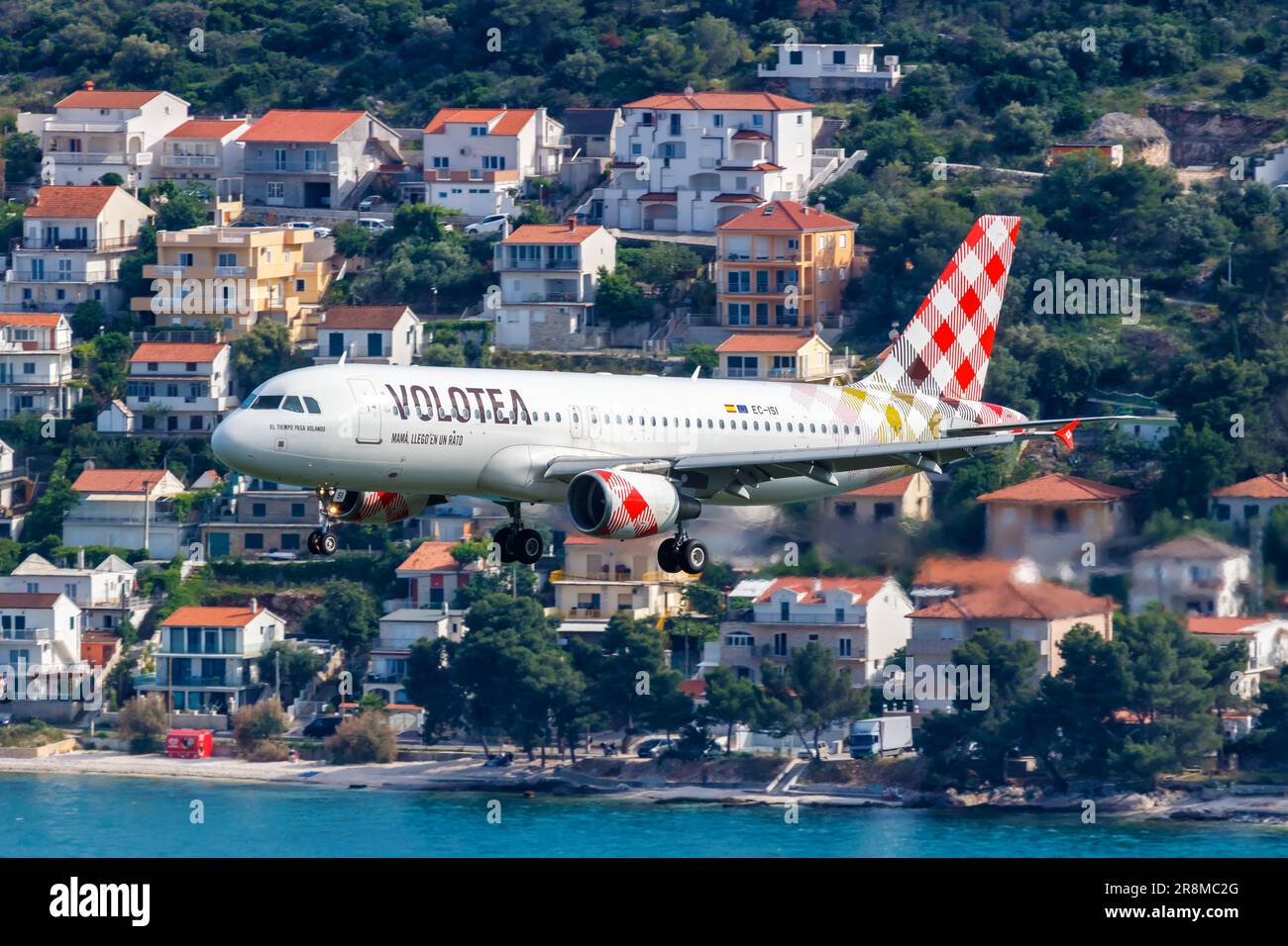 Volotea airbus a320 hi-res stock photography and images - Alamy
