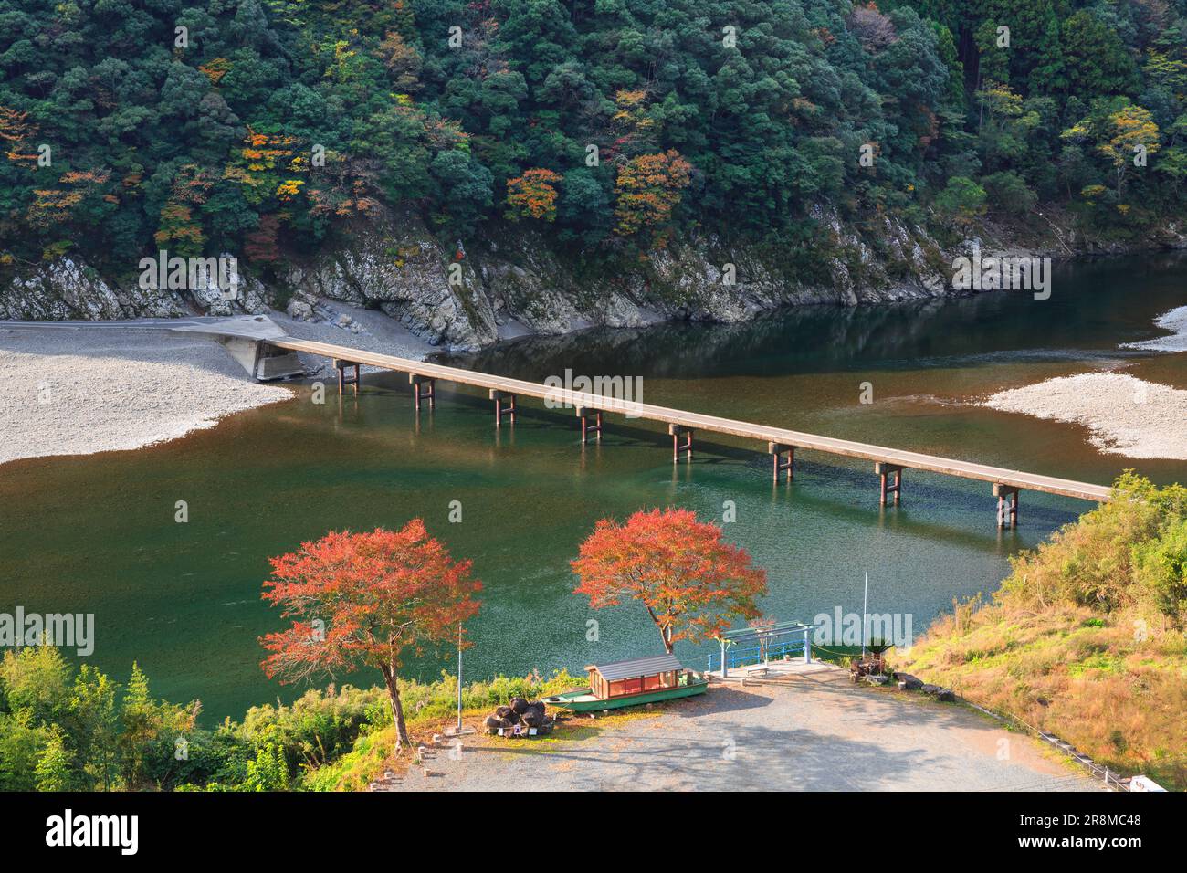 City river low angle rocks hi-res stock photography and images - Alamy