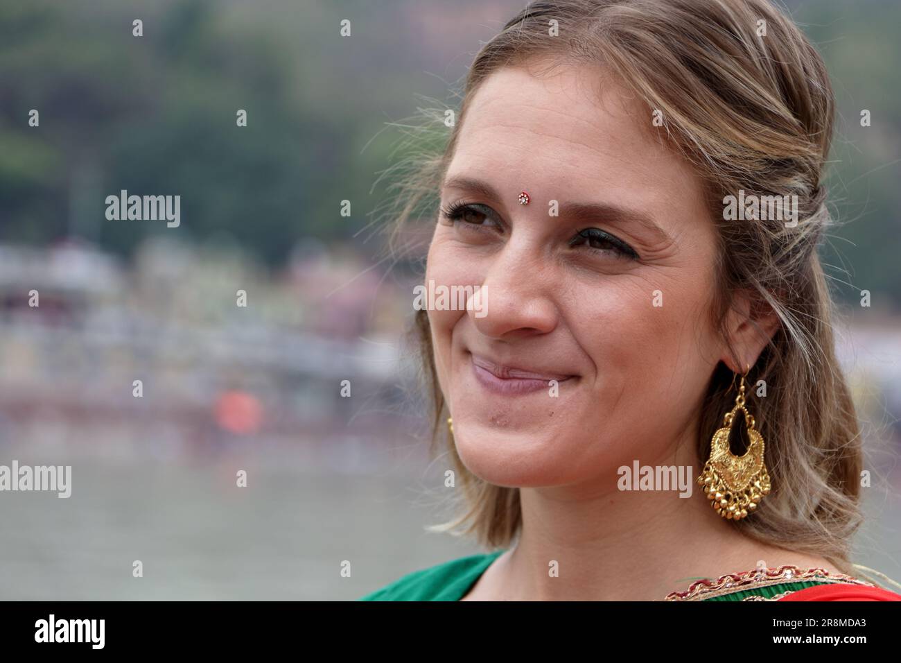 Foreign women showing off their beauty in traditional Indian costumes when she came to Rishikesh ...