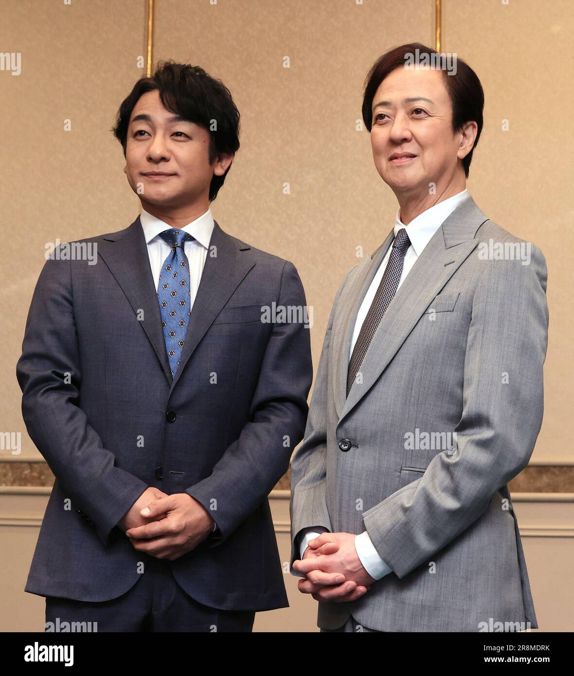 Kabuki actors Kataoka Ainosuke (L) and Bandō Tamasaburō pose for a ...