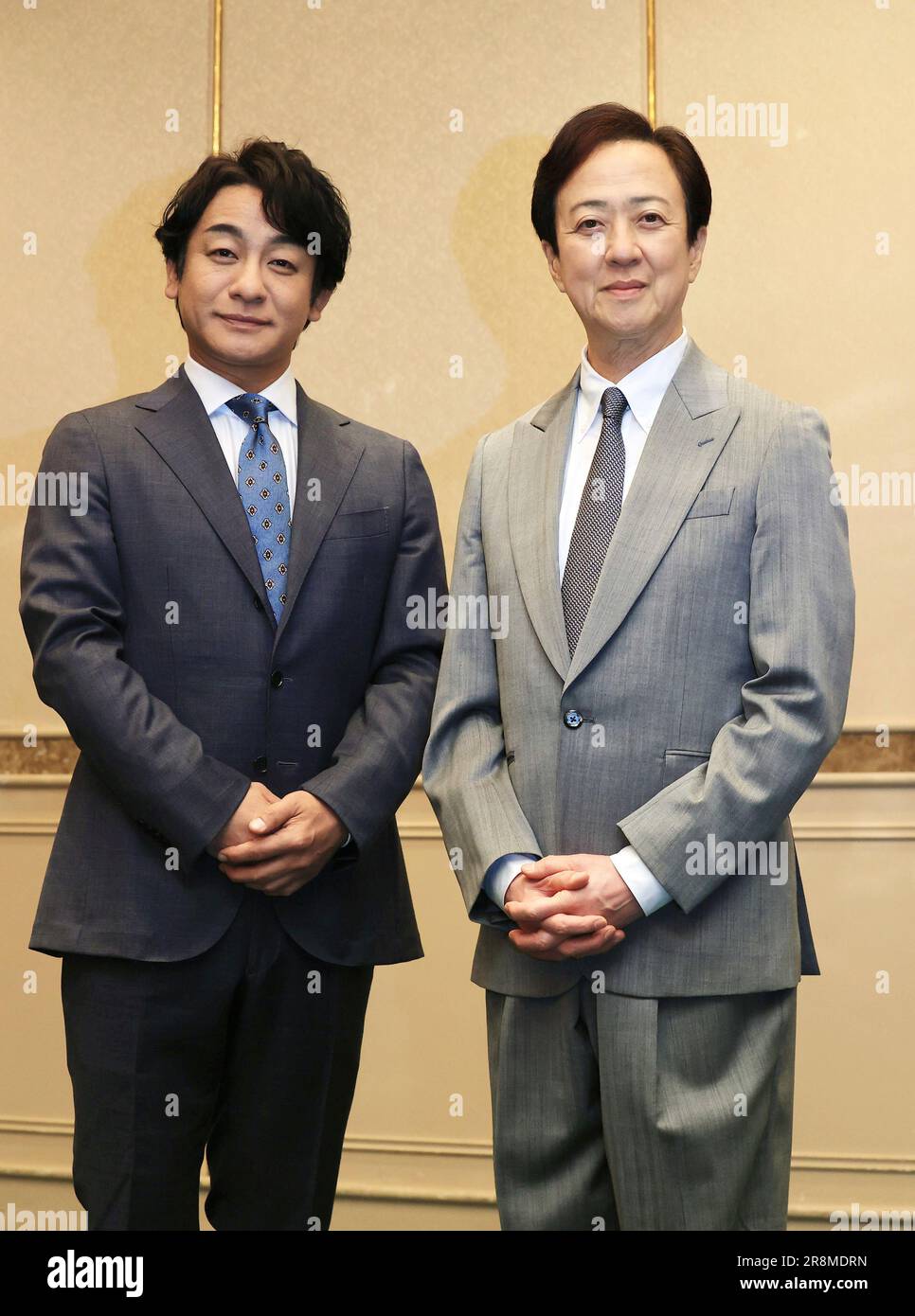 Kabuki actors Kataoka Ainosuke (L) and Bandō Tamasaburō pose for a ...