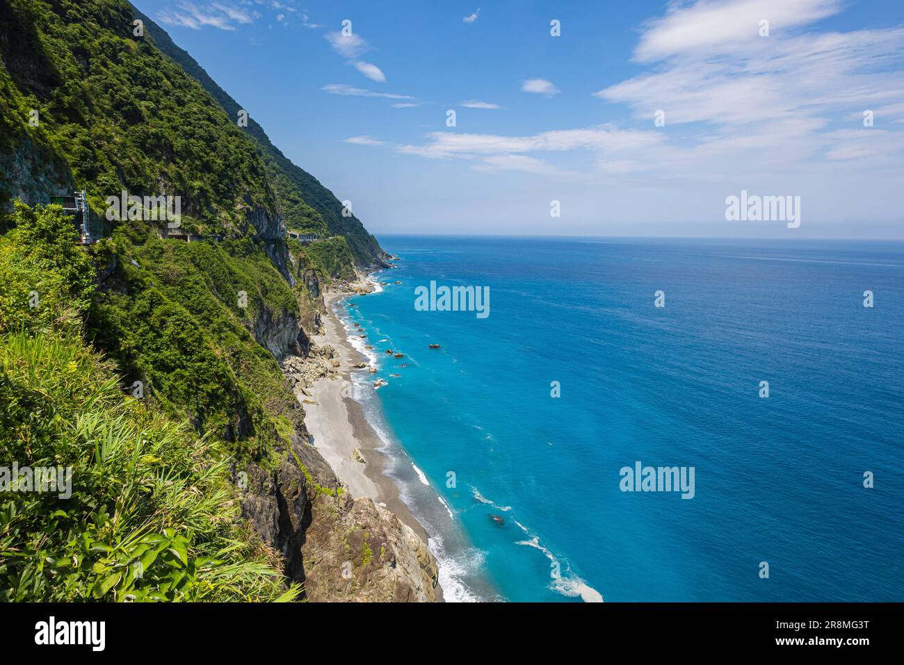 Stunning view reveals the grandeur of the cliffs at Taiwan southeast ...