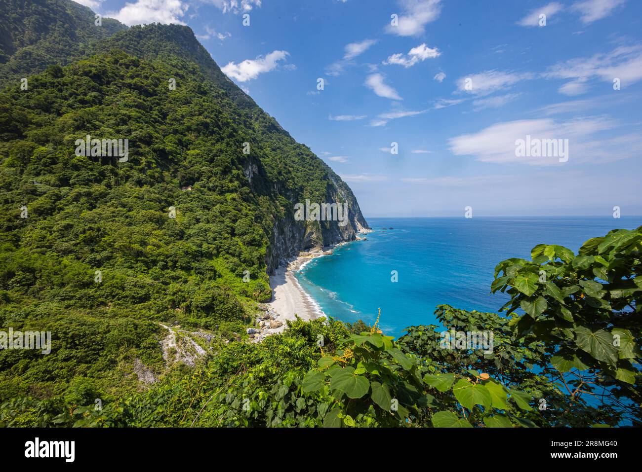 Stunning view reveals the grandeur of the cliffs at Taiwan southeast ...