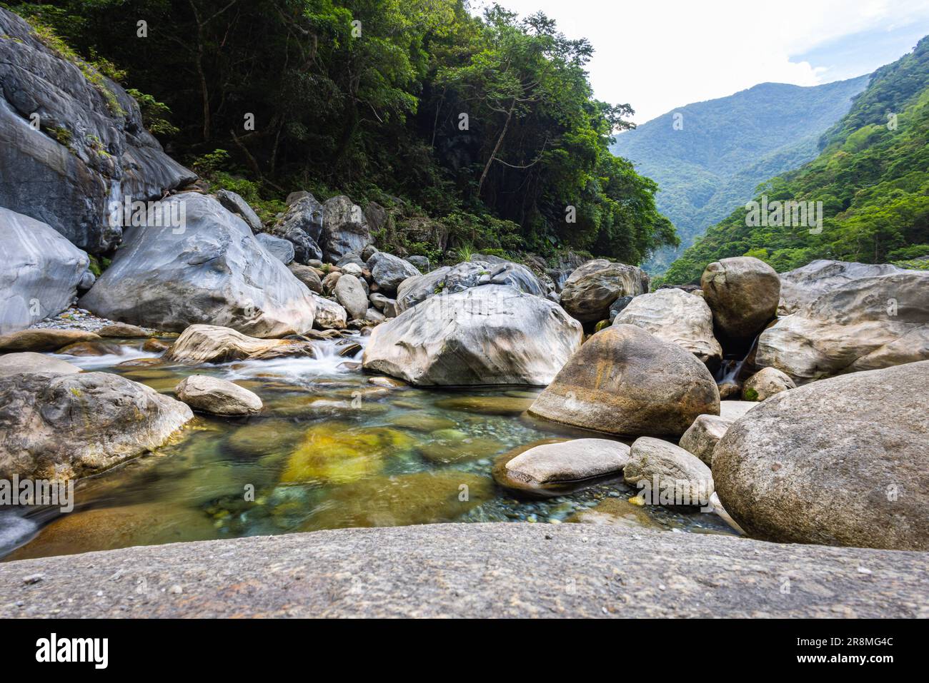 Idyllic photo of a stream meandering through Taroko National Park ...